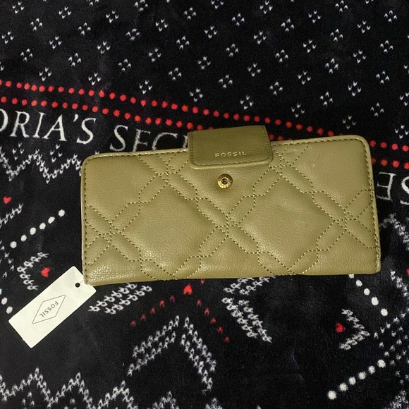 Fossil | Bags | Fossil Madison Tab Clutch Wallet For Her | Poshmark